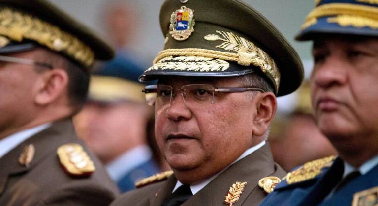 Ascienden a Néstor Reverol al grado de General en Jefe - Radio Fe y ...