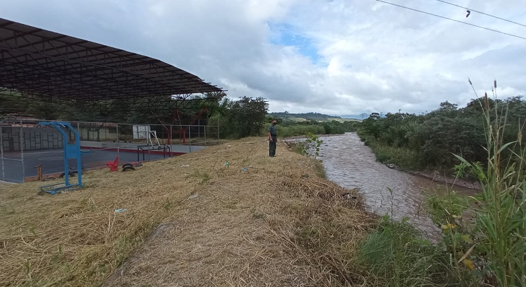 En alto riesgo barrio El Río por socavamiento del Torbes en Táchira ...