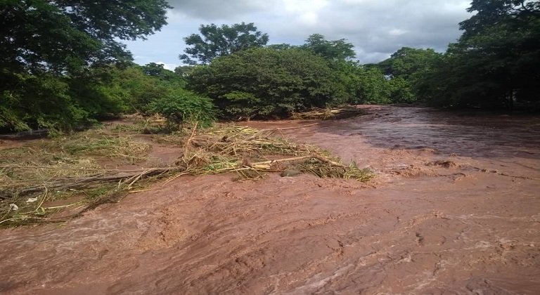 Río Apón tiene acumulación de desechos por lluvias - Radio Fe y Alegría ...