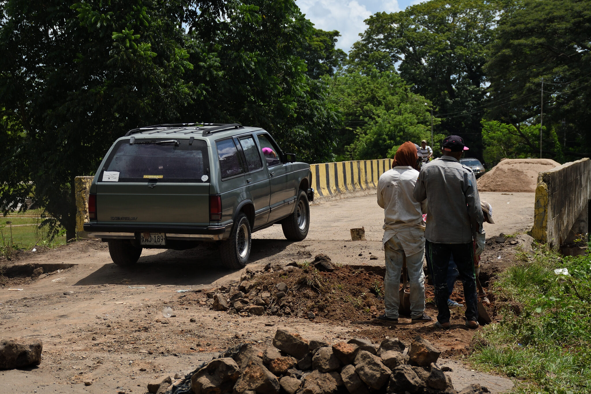 Zulia: Comunidad trabaja en reparación de un puente de Machiques ...