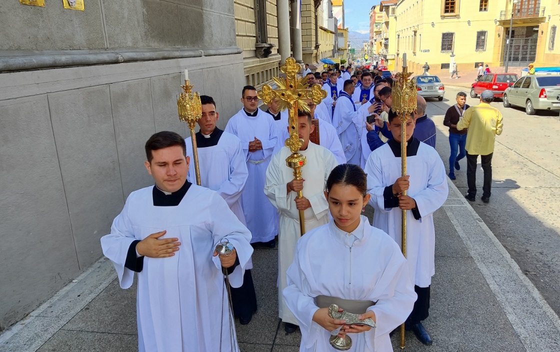 Mérida: Despiden a monseñor Luis Enrique Rojas