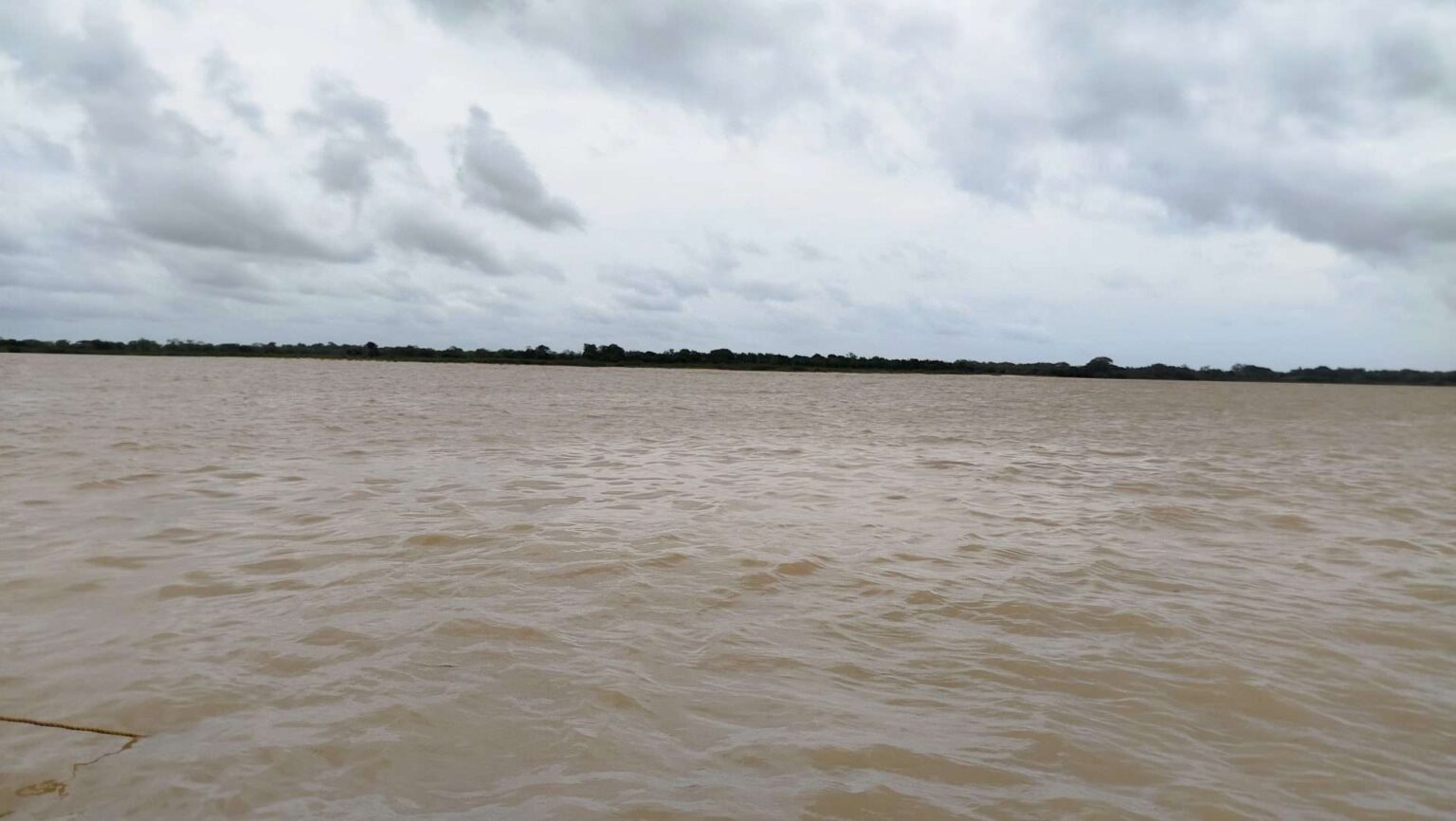 El río Orinoco trae la presa a los habitantes del Delta Medio