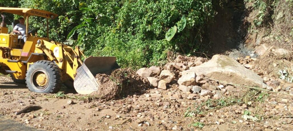 Lluvias en el municipio Zea de Mérida provoca derrumbes en la vía y ...
